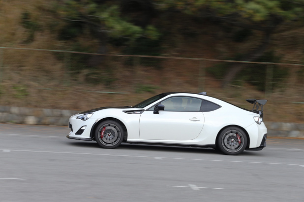 「TOYOTA 86 GRMN」は剛性感のある鋭い走りが魅力 - ライブドアニュース