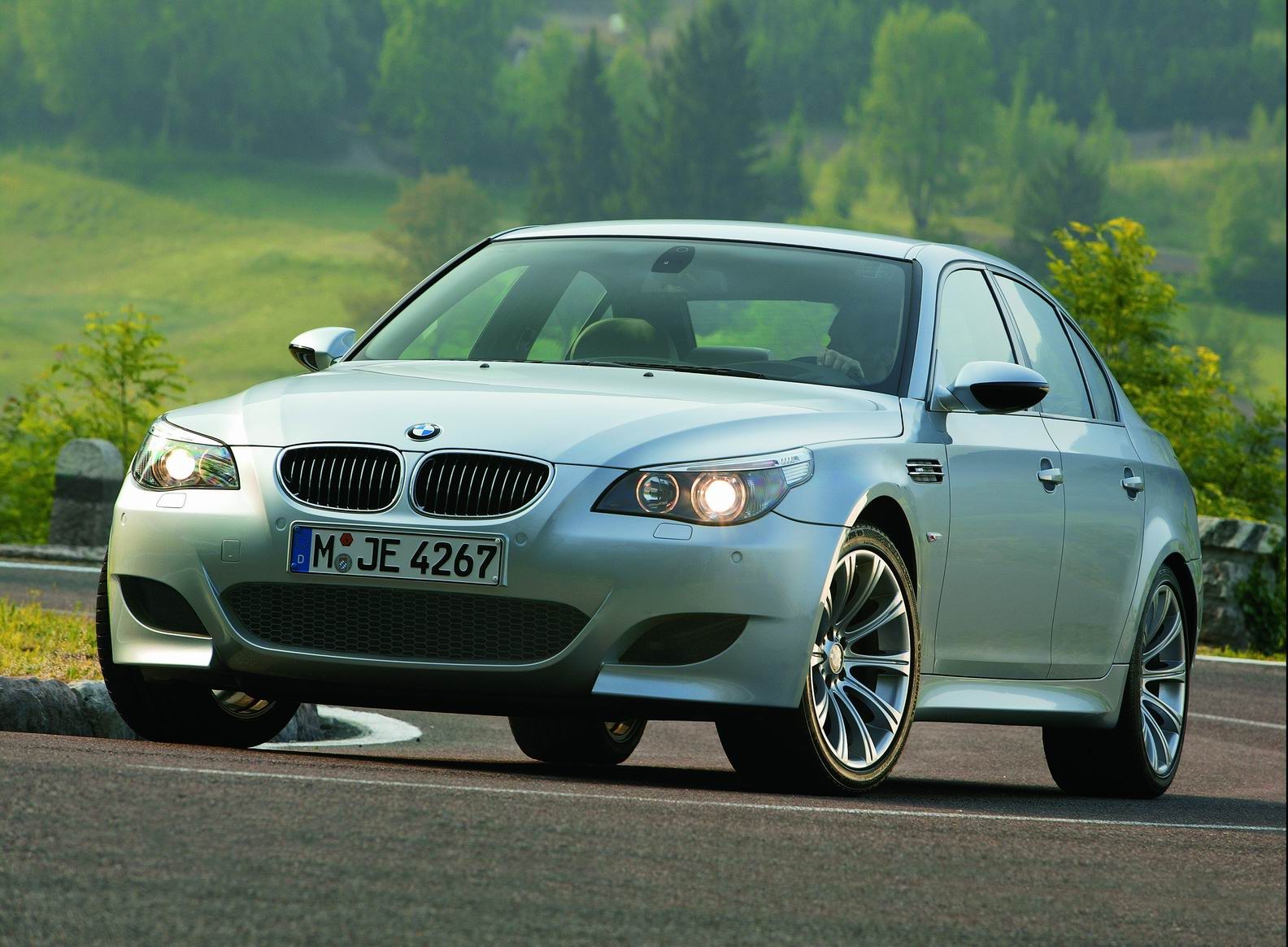 2004_M5 画像｜Mの歴史が40年、BMWが選ぶ10の年、13のモデル | clicccar.com