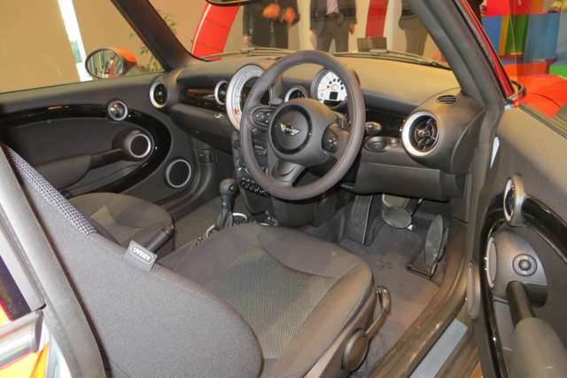 BMW MINI CLUBVAN 04 画像｜荷物がもっとも積めるBMW MINI CLUBVANデビュー！ 価格は282万円 ...