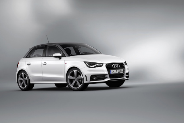 sAudi A1 Sportback 画像｜サッカー場でアウディが当たる!? 『Audi A1 Campaign 』当選者にはA1を1年間無償 ...