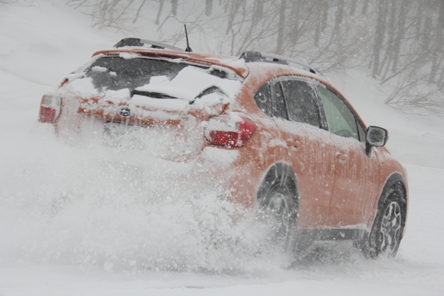 SUBARU XV 2.0i-L EyeSight 720-008 画像｜プロドライバーの走りを雪上で体験！SUVのXVがラリーカーに変身 ...