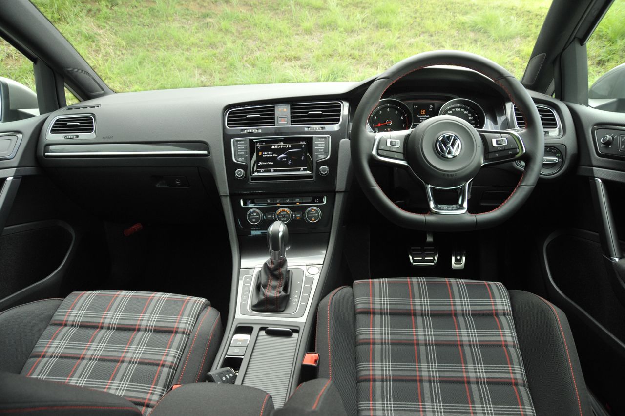 GOLF GTI_09 画像｜VW「ゴルフGTI」世界最高コスパのスポーツカー 燃費はリッター15.9kmで価格は369万円 ...
