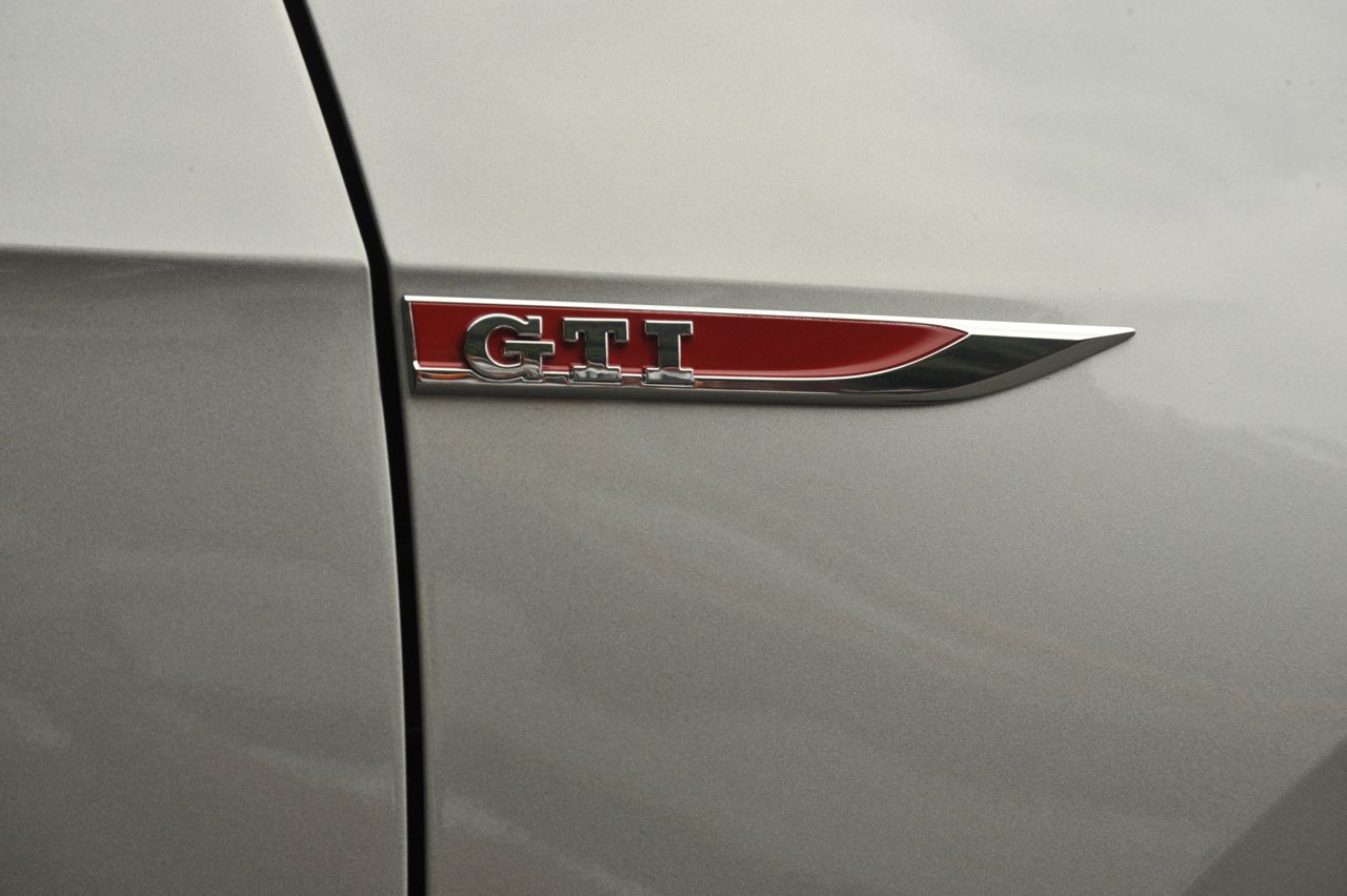 GOLF GTI_11 画像｜VW「ゴルフGTI」世界最高コスパのスポーツカー 燃費はリッター15.9kmで価格は369万円 ...