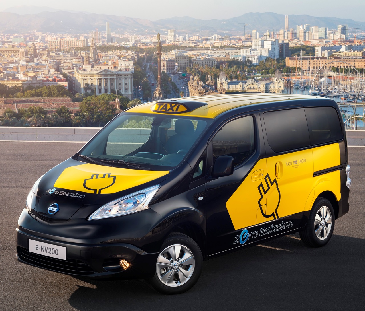 NISSAN_e_NV200 画像｜日産がEV第2弾「e-NV200」をバルセロナ市に導入! | clicccar.com