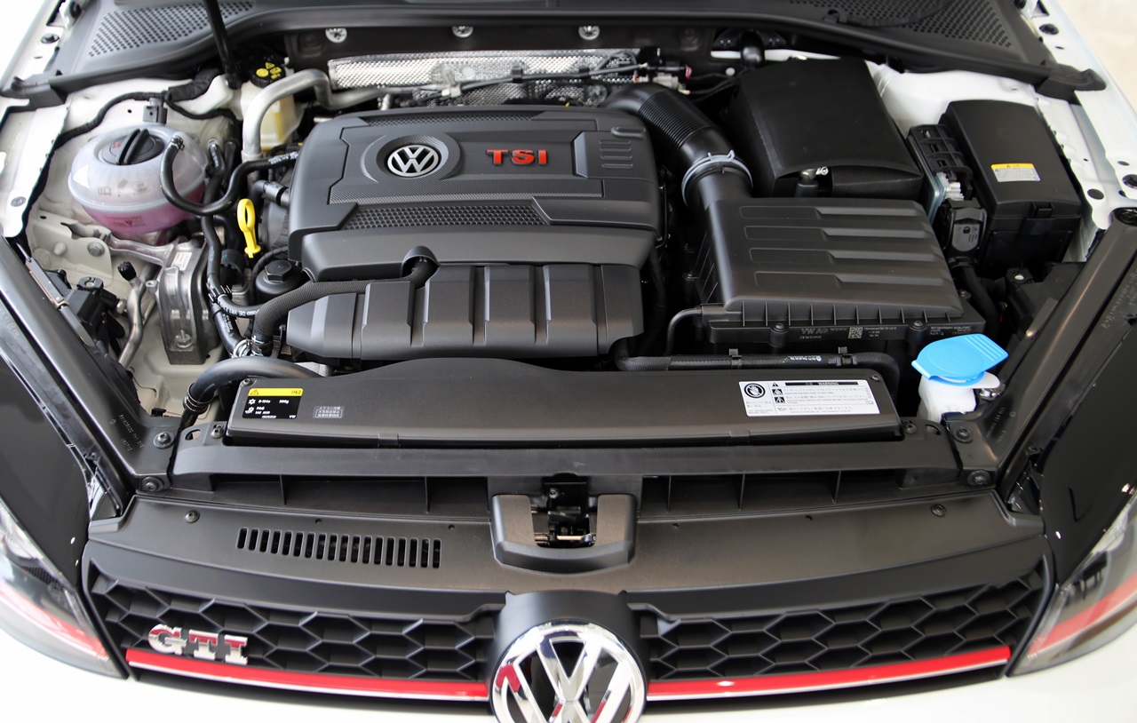 VW_Golf_GTI 画像｜VWゴルフ7「GTI」の登場で「どれが買いか？」を徹底検証! | clicccar.com