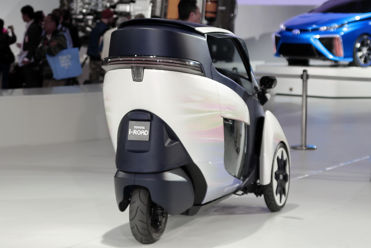 TOYOTA_iROAD 画像｜トヨタが出展する超小型モビリティ「i-ROAD」の走りは新感覚!【東京モーターショー2013 ...
