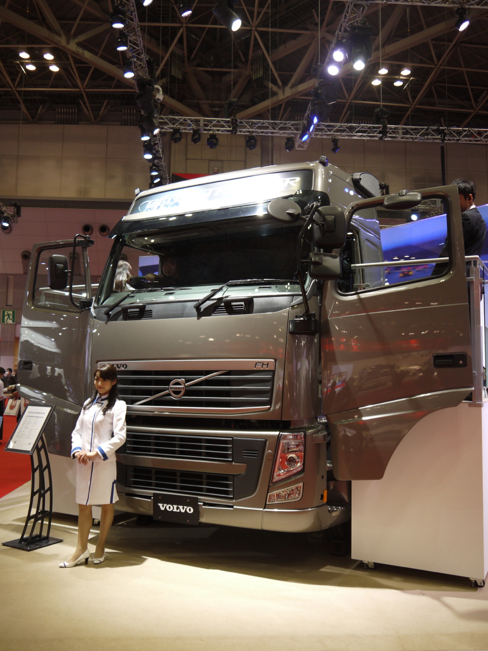 tms_volvo_trucks_01 画像｜動画がスゴイ！ボルボ・トラックが「FH11」を披露【東京モーターショー2013 ...