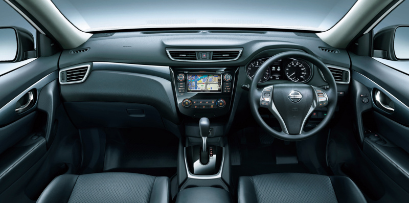 x-trail_005 画像｜5乗りだけでなく7人乗りも用意するミドルサイズSUV | clicccar.com