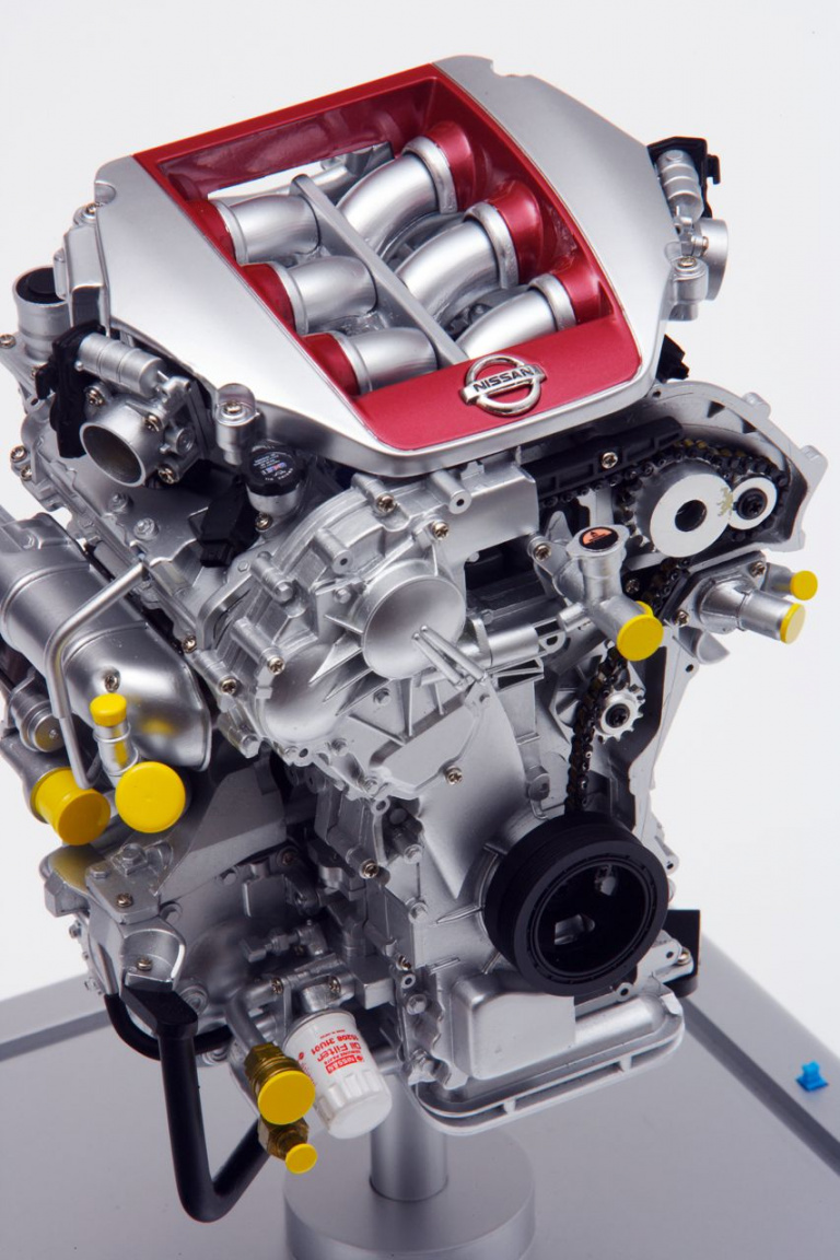 GT-R ENGINE_02 画像｜わかりますか? ホントのGT-R用エンジン音は??? | clicccar.com