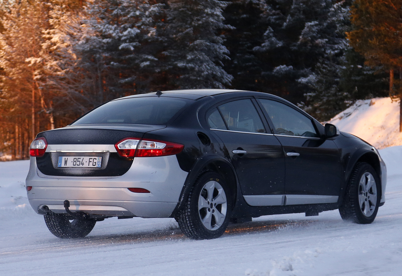 Renault mule 5 画像｜ルノー・メガーヌベースの新型SUV投入か!? | clicccar.com