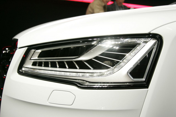 Audi A8 Matrix LEDheadlight 画像｜新型アウディA8のマトリクスLEDヘッドライトの「動き」がスゴい ...
