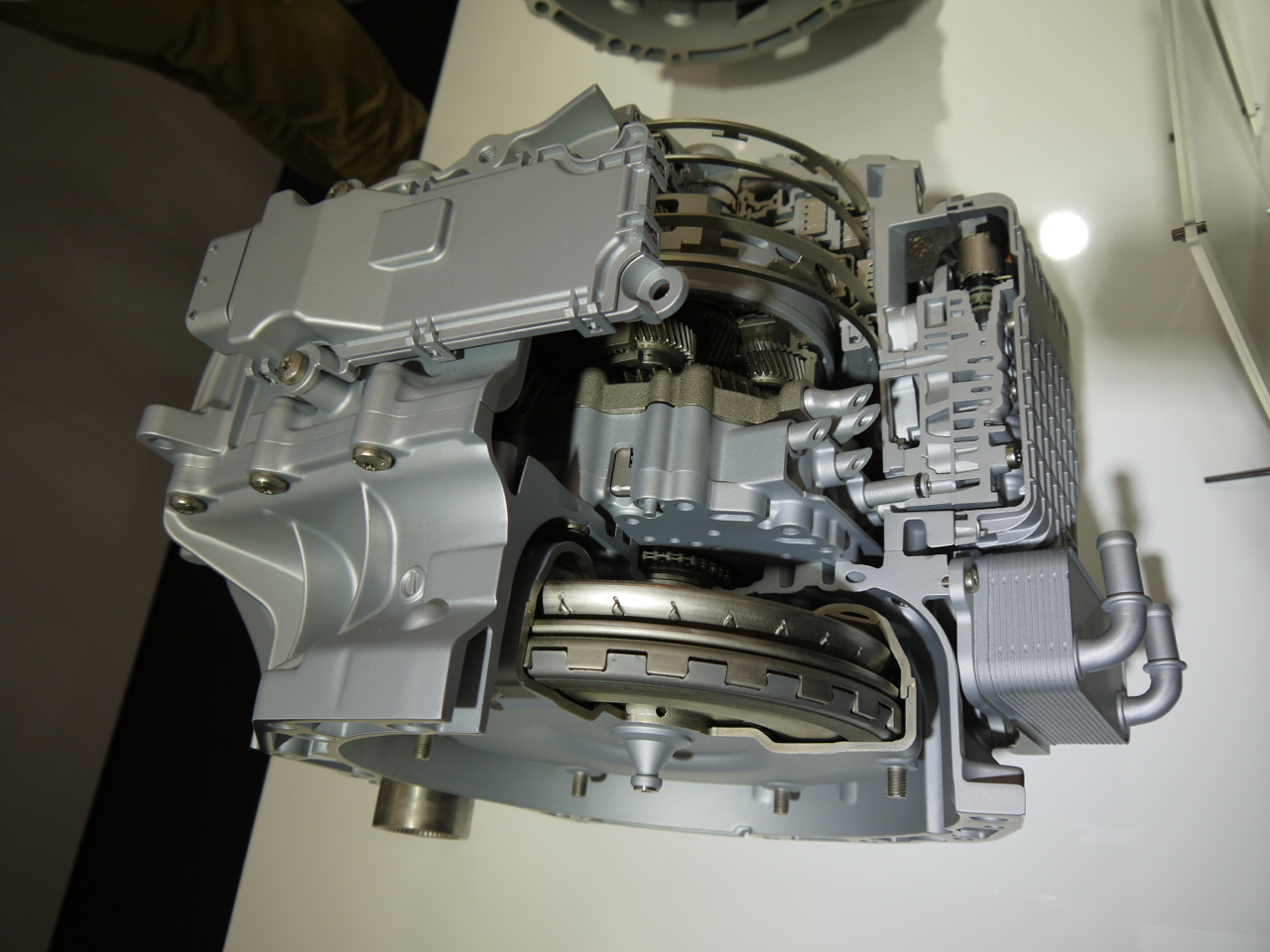 ZF_9AT 画像｜最大9AT! トランスミッションはどこへ？【人とクルマのテクノロジー展2014】 | clicccar.com