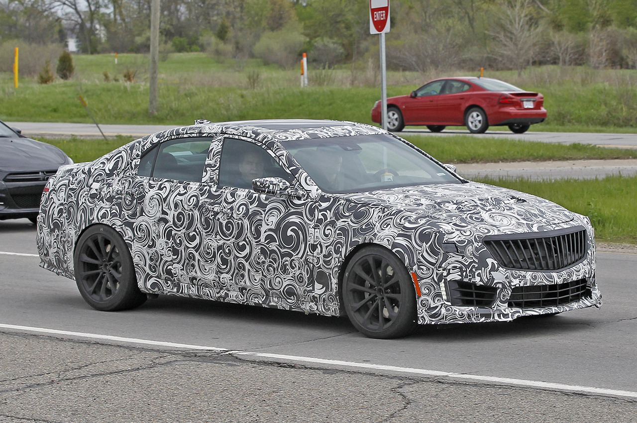 CaddyCTSv_4 画像｜550馬力のキャディラック新型CTS-Vをスクープ! | clicccar.com