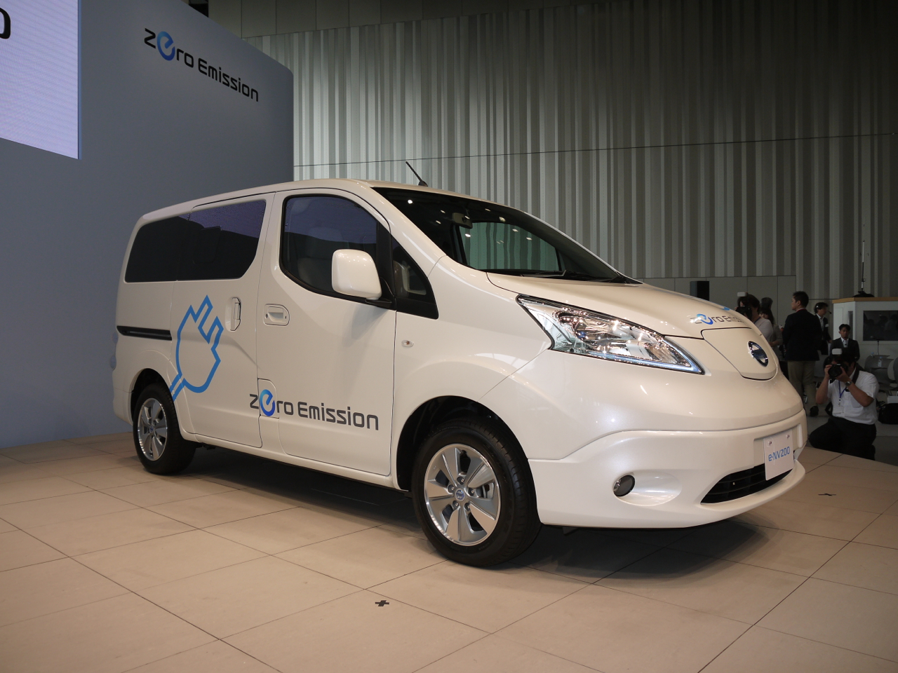 日産e-NV200は商用車こそEVが適任と自信とともに発表 | clicccar.com