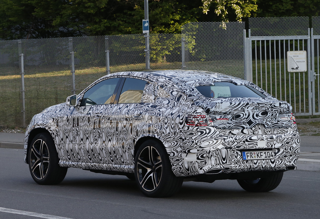 Mercedes MLC 6 画像｜ベンツMLCのインパネをスクープ撮! | clicccar.com