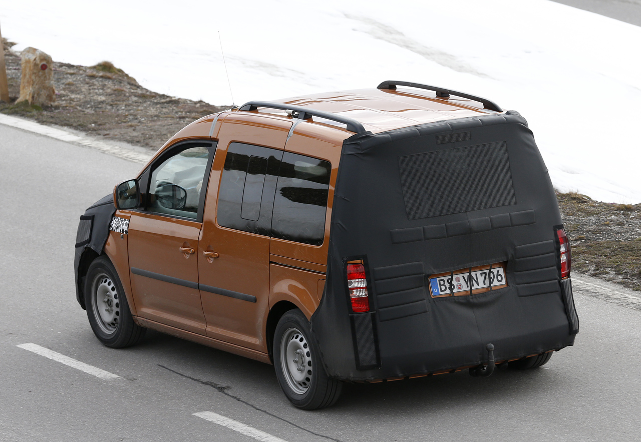 VW Caddy 7 画像｜日本で売ってほしい! VWキャディのインパネをスクープ撮! | clicccar.com