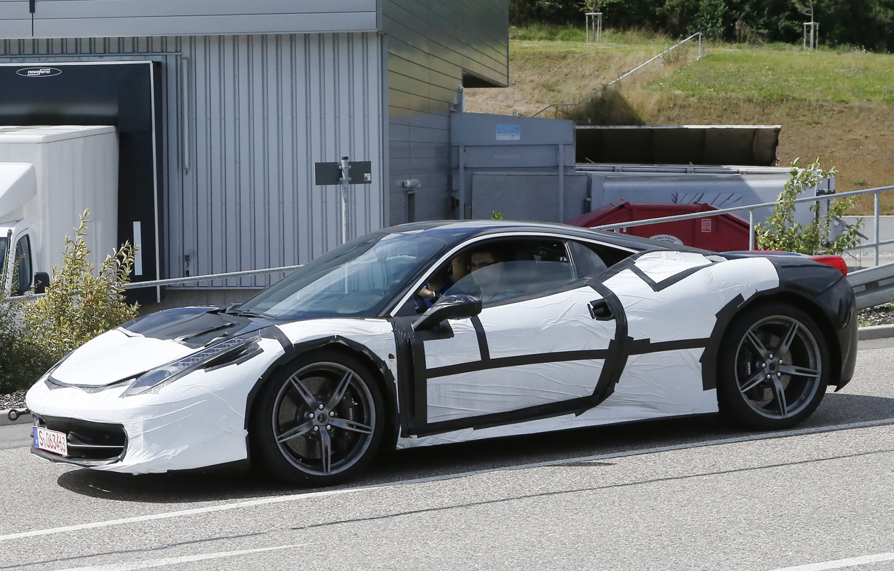 Ferrari 458 M 4 画像｜スクープ！フェラーリ458後継車は680PSでデビュー! | clicccar.com