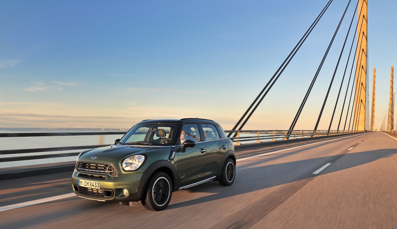 MINI_Cooper_Crossover_07 画像｜BMW「MINIクロスオーバー」─ ミニの四駆はボリューム感と力強さを感じさせる ...