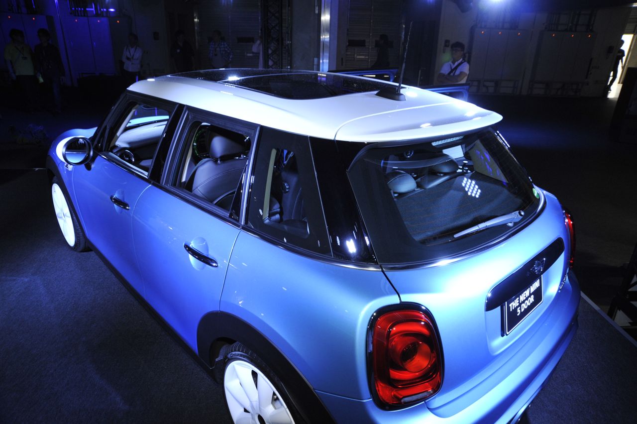MINI 5DOOR_23 画像｜MINI 5ドアがパリに続いてアジアプレミア！ 価格は298万円から!! | clicccar.com