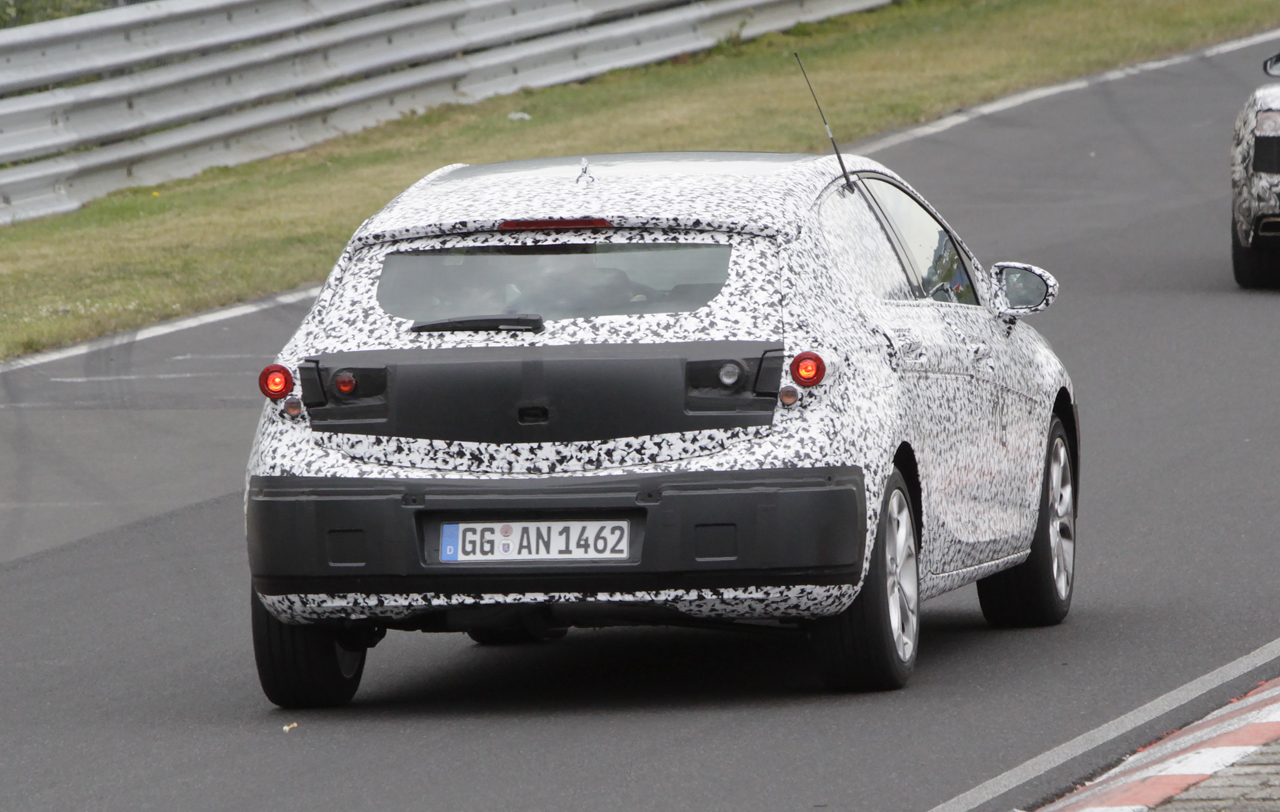 Opel Astra 8 画像｜1リットル直3ターボ搭載のオペル・アストラをスクープ! | clicccar.com