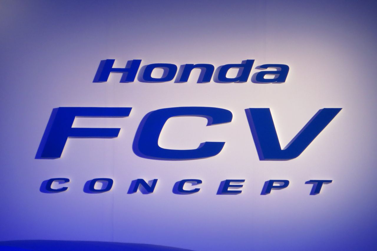 Honda FCV_03 画像｜ホンダ「FCV CONCEPT」2015年度内に発売予定の燃料電池車3つの特徴 | clicccar.com