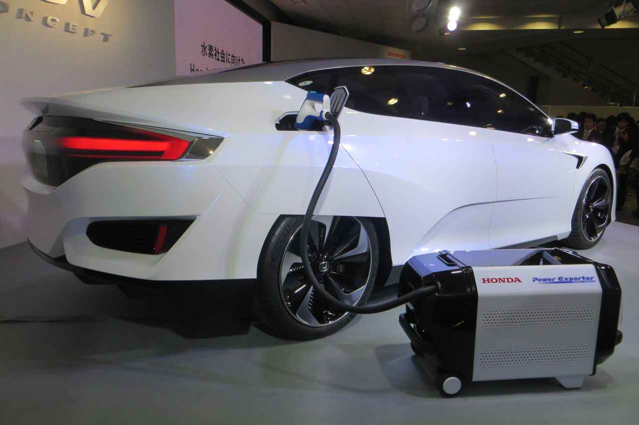 Honda FCV_50 画像｜ホンダ「FCV CONCEPT」2015年度内に発売予定の燃料電池車3つの特徴 | clicccar.com