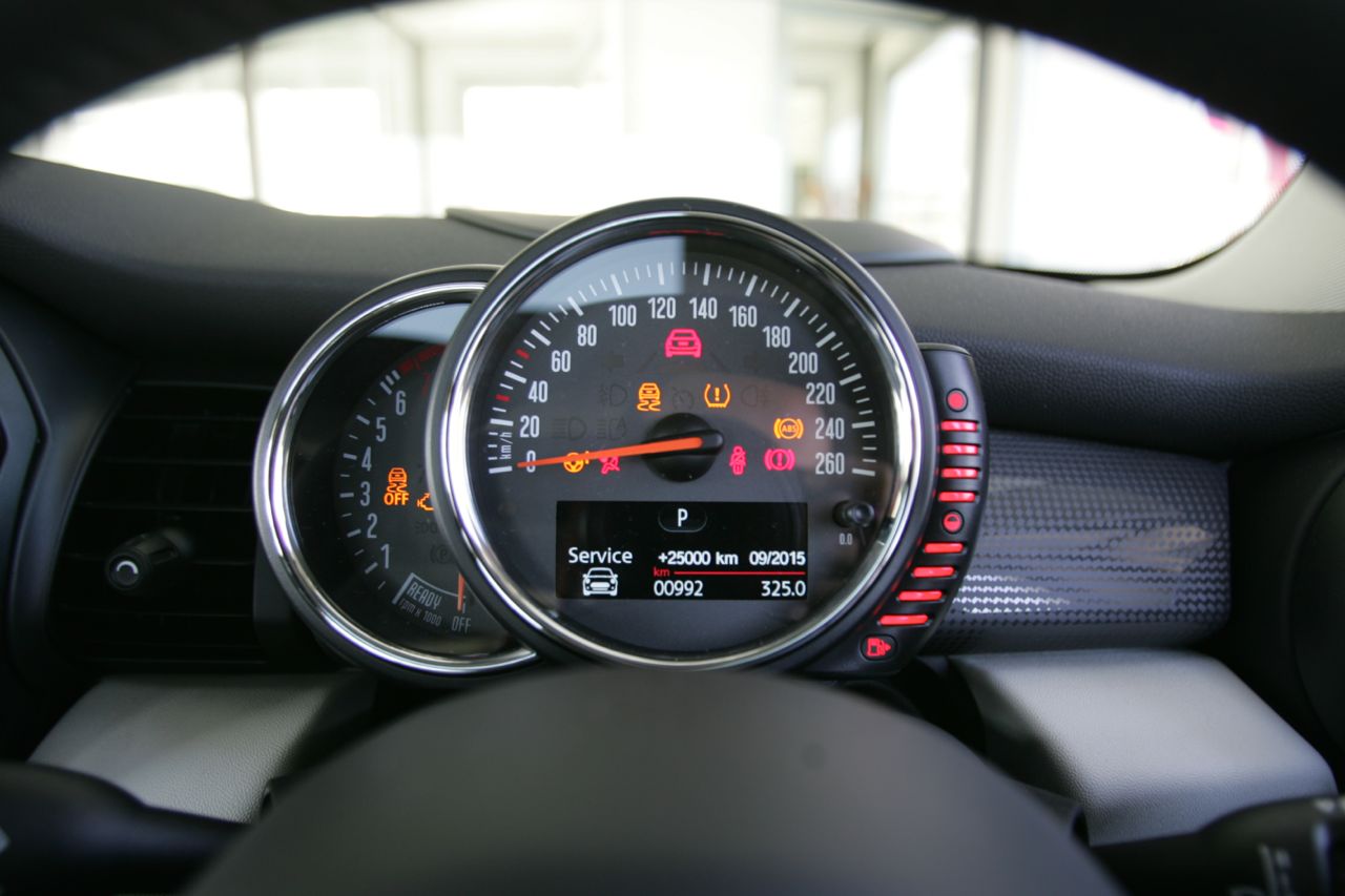 MINI_5DOORS_11 画像｜MINI 5ドアはやっぱりミニなのか？ | clicccar.com