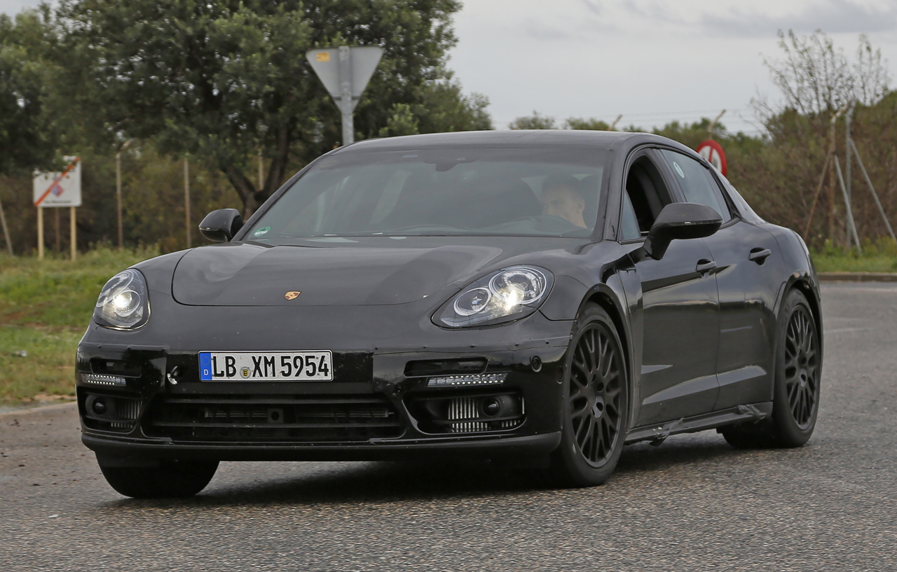 Porsche Panamera 2 画像｜2015年公開ポルシェ新型パナメーラ公道テストに遭遇！ | clicccar.com