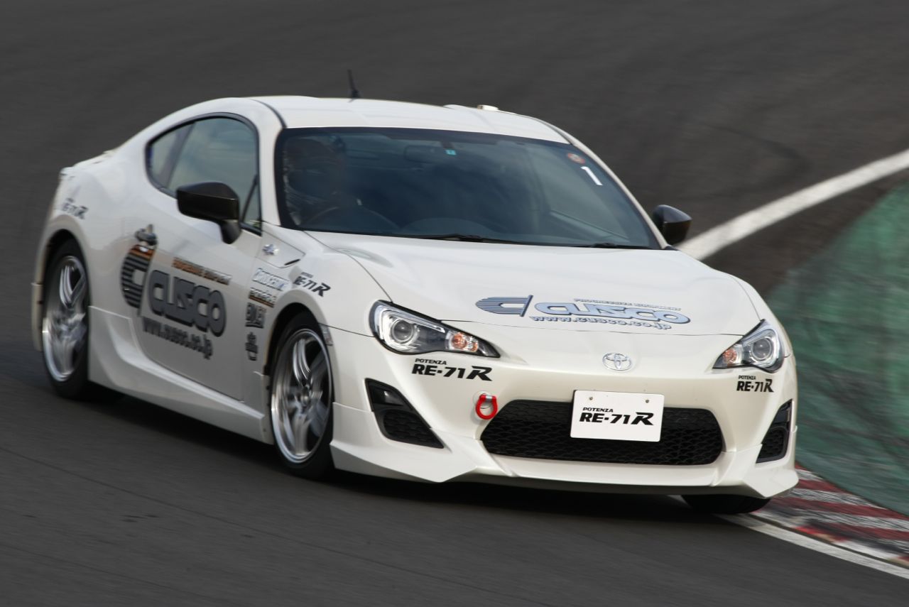 BS_RE71R_28 画像｜伝説のRE71復活! 『ポテンザRE71R』は新たな歴史を刻むか？ | clicccar.com
