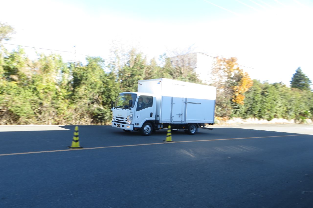 ISUZU_ELF_14 画像｜新型エルフはクロスレシオ・ミッション搭載のスポーツトラック!? | clicccar.com