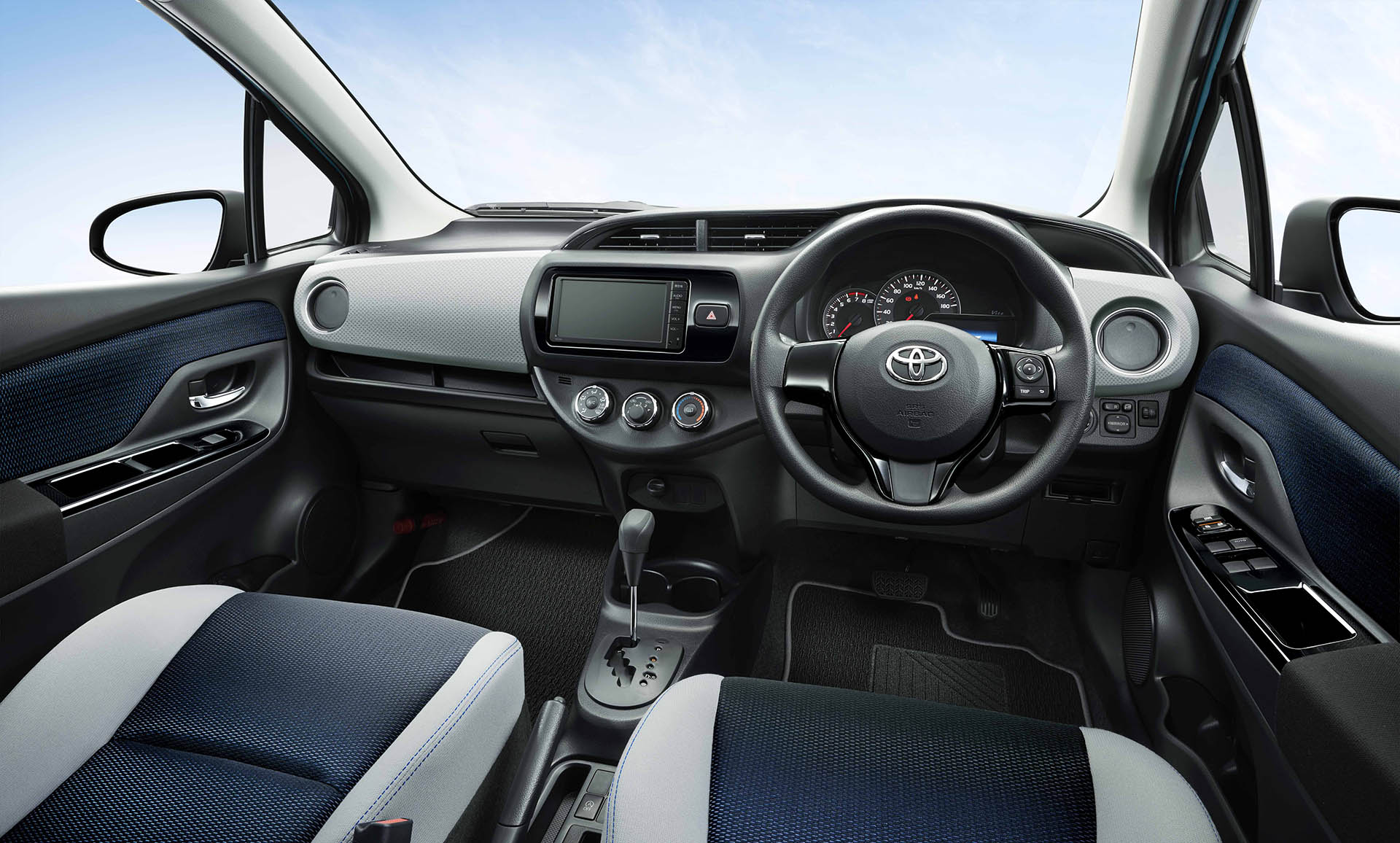 vitz_03 画像｜しっかりした走りが味わえるトヨタ・ヴィッツの特別仕様車「F Smart Style」 | clicccar.com