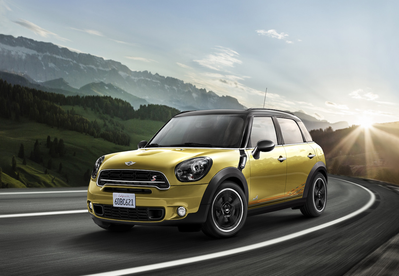 MINI_CROSSOVER_09 画像｜海と太陽をテーマにしたMINIクロスオーバーの限定車2台が登場 | clicccar.com