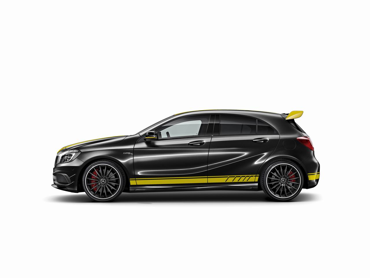 A45_4MATIC_YellowColorLine002 画像｜36台限定で価格799万円、特別なAMG A45が登場 | clicccar.com