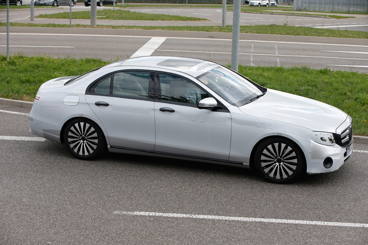 Mercedes E-Class 204 画像｜メルセデスベンツ・Eクラスの次世代モデル、中も外もまる見えに! | clicccar.com