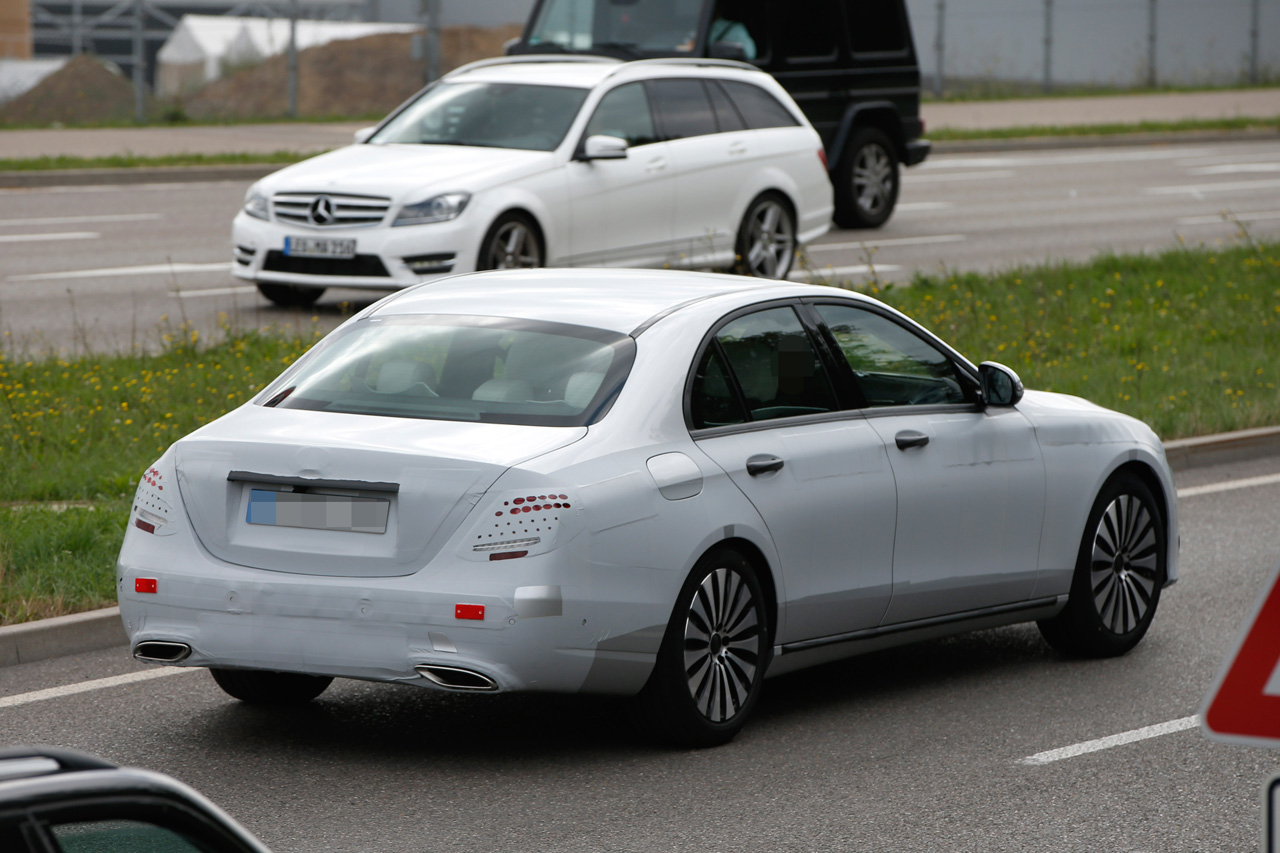Mercedes E-Class 208 画像｜メルセデスベンツ・Eクラスの次世代モデル、中も外もまる見えに! | clicccar.com