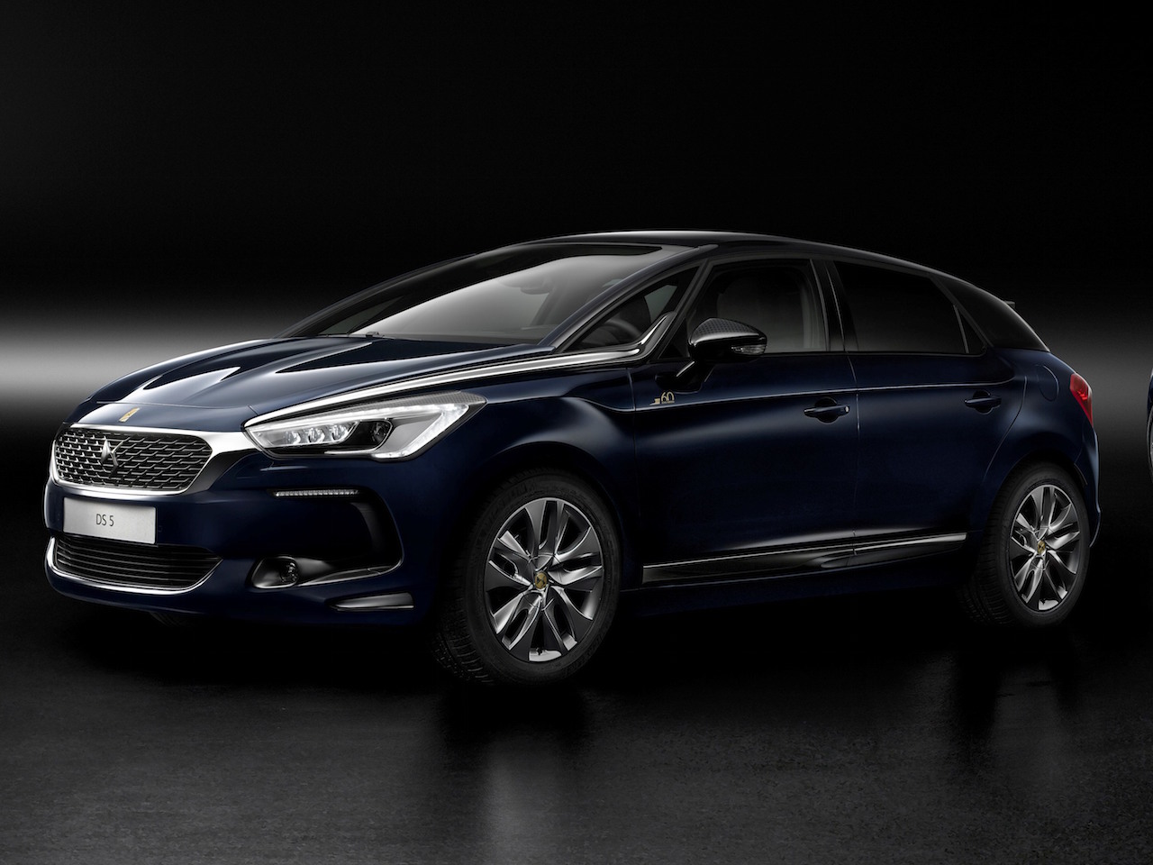 151021_DS5_1955 画像｜「DS」らしさを最も濃厚に味わえるDS5に60周年記念モデル「DS5 EDITION 1955」を設定 | clicccar.com