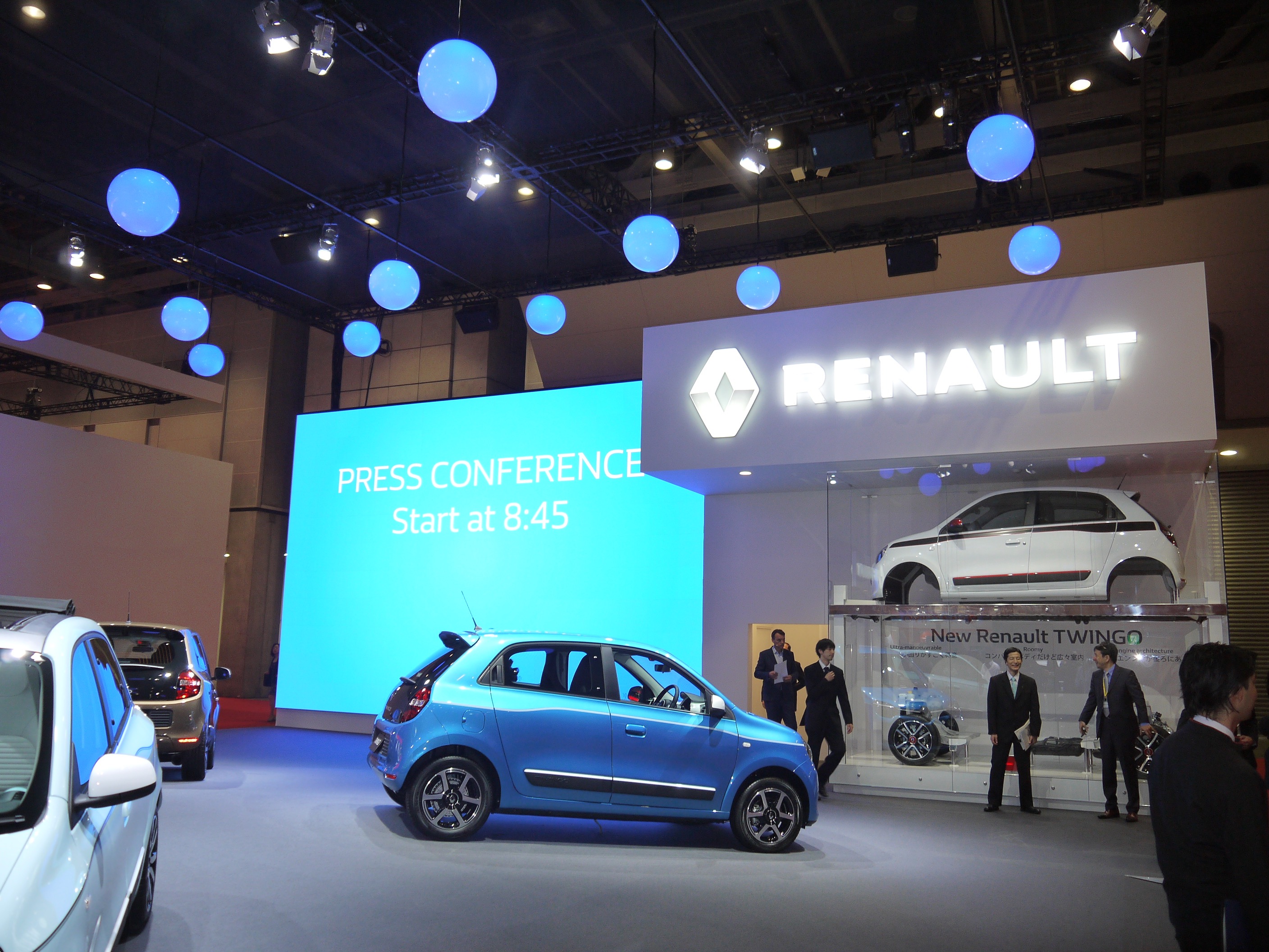 Renault_13 画像｜【東京モーターショー15】ルノーの世界観を表現した動画と丘状のフロアが特徴 | clicccar.com