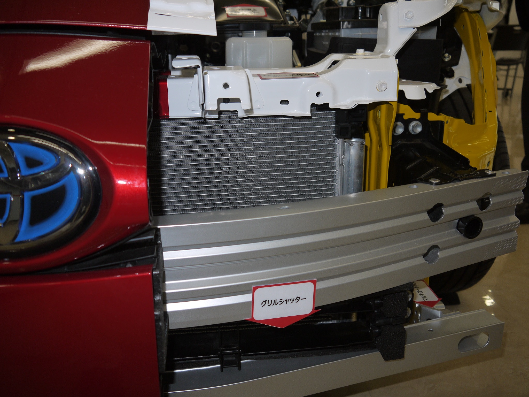 PRIUS_01 画像｜新型プリウスで初採用された装備と進化のポイント | clicccar.com