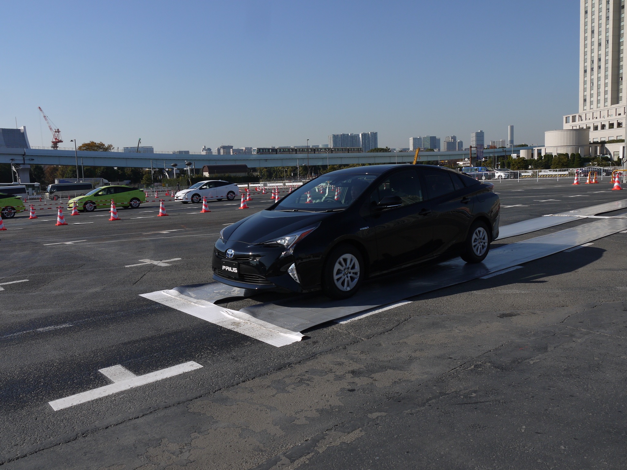 PRIUS_02 画像｜新型プリウスの納期は？ 受注台数は？ | clicccar.com