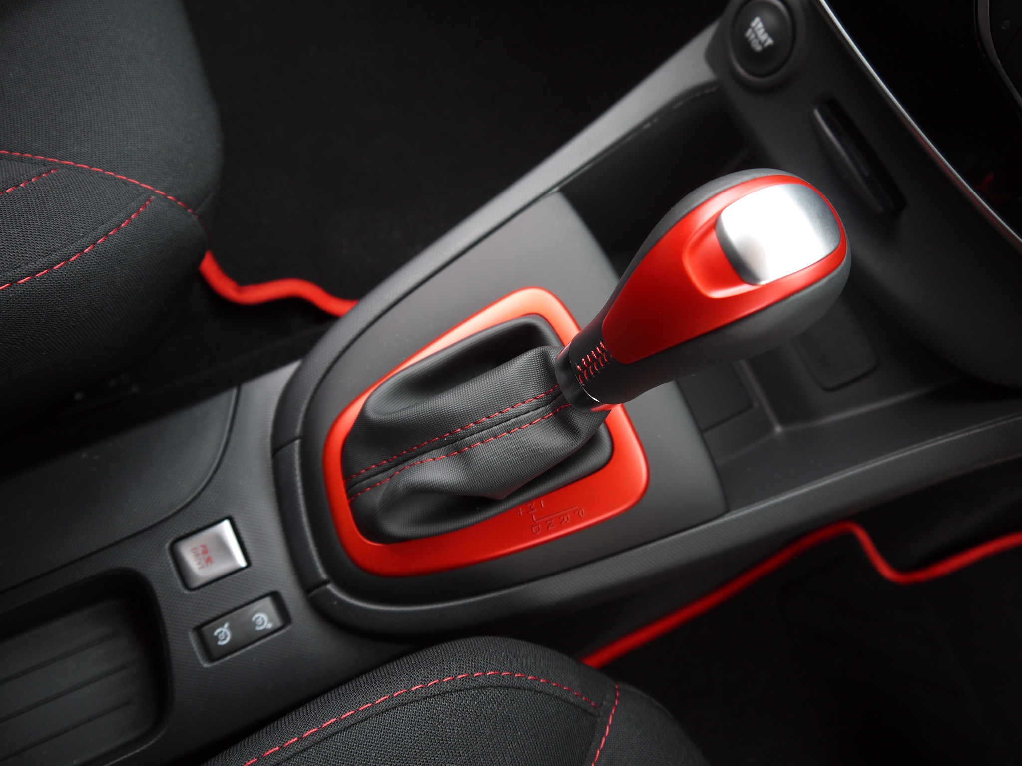 Renault_LUTECIA_RS_02 画像｜激辛な走りを満喫できる「ルーテシア ルノー・スポール トロフィー」 | clicccar.com