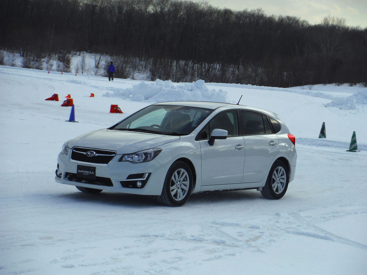 impreza_snow 画像｜スバル車で雪道を走る。WRXの緊張感を癒やすのはインプレッサ・ハイブリッド！ | clicccar.com