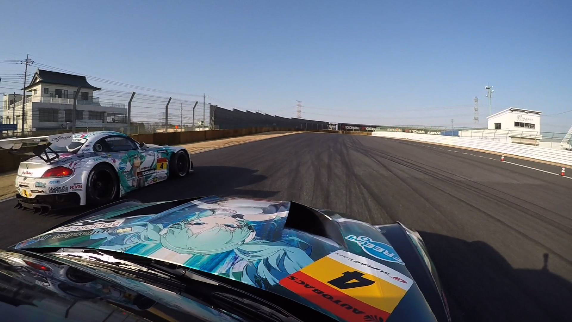 gt17 画像｜SUPER GTチャンピオンマシンがガチバトル | clicccar.com