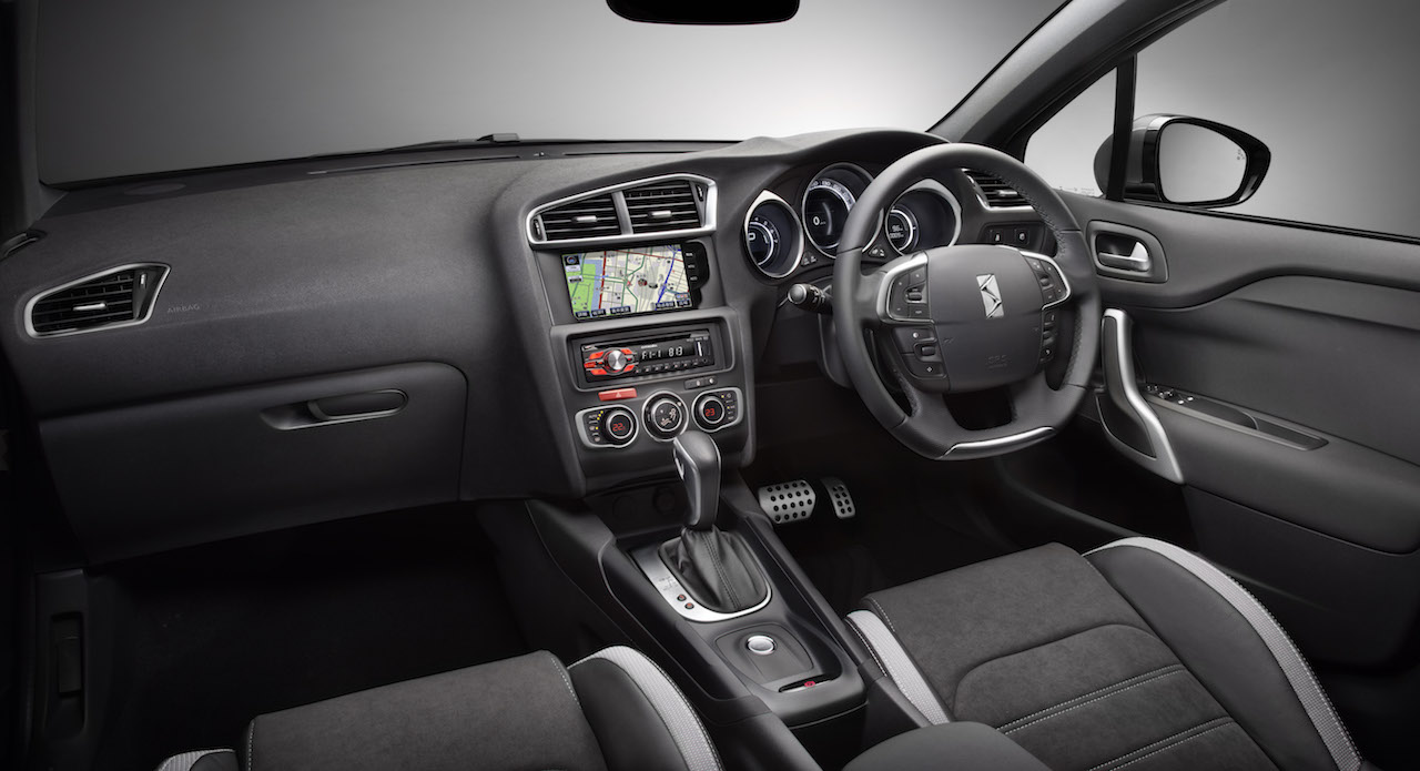 160401_DS4_cockpit 画像｜マイナーチェンジでDS 4に追加されたSUVモデル ─ DS 4・DS 4 CROSSBACK画像 ...