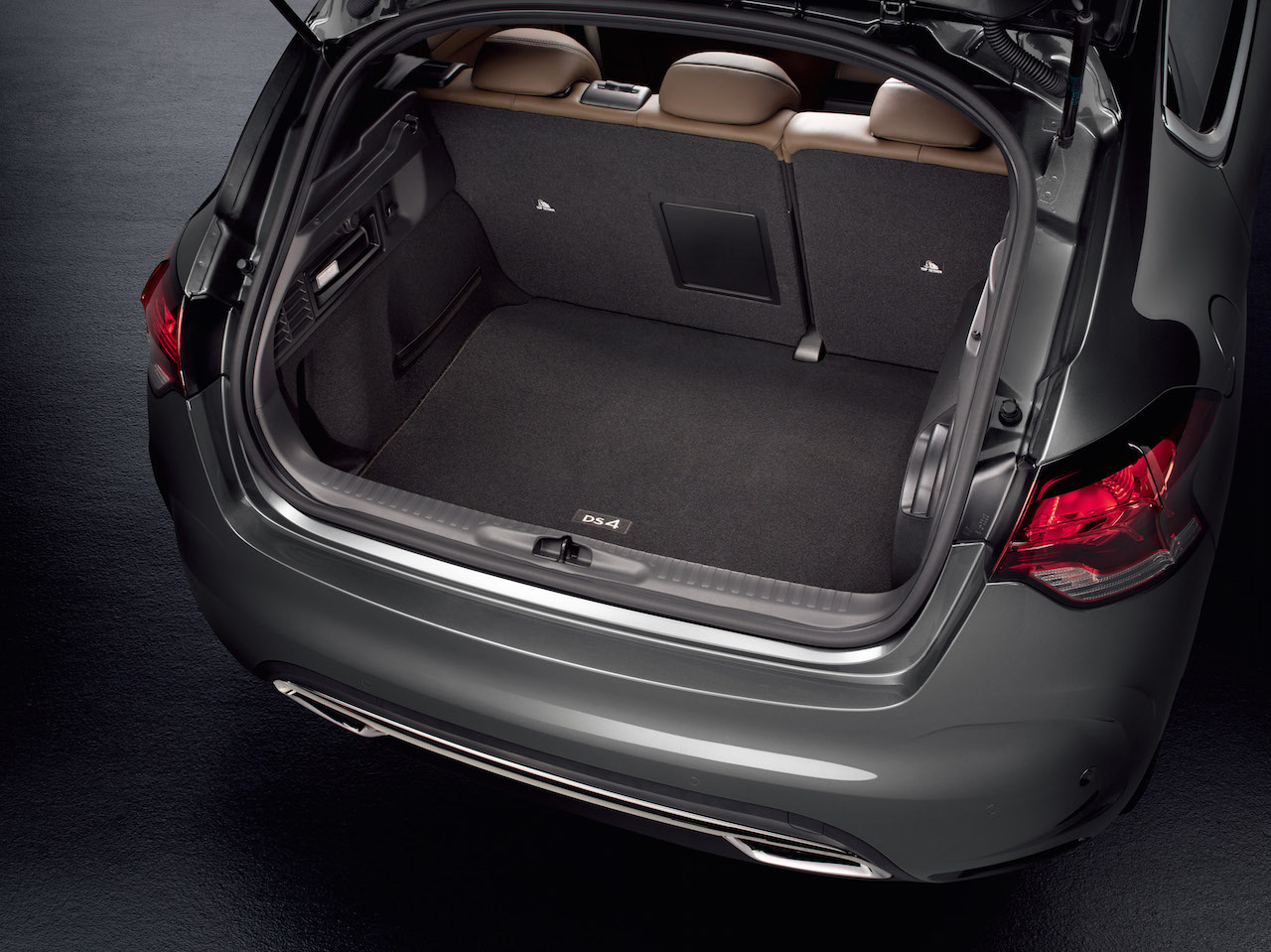 160401_DS4_trunk 画像｜マイナーチェンジでDS 4に追加されたSUVモデル ─ DS 4・DS 4 CROSSBACK画像 ...