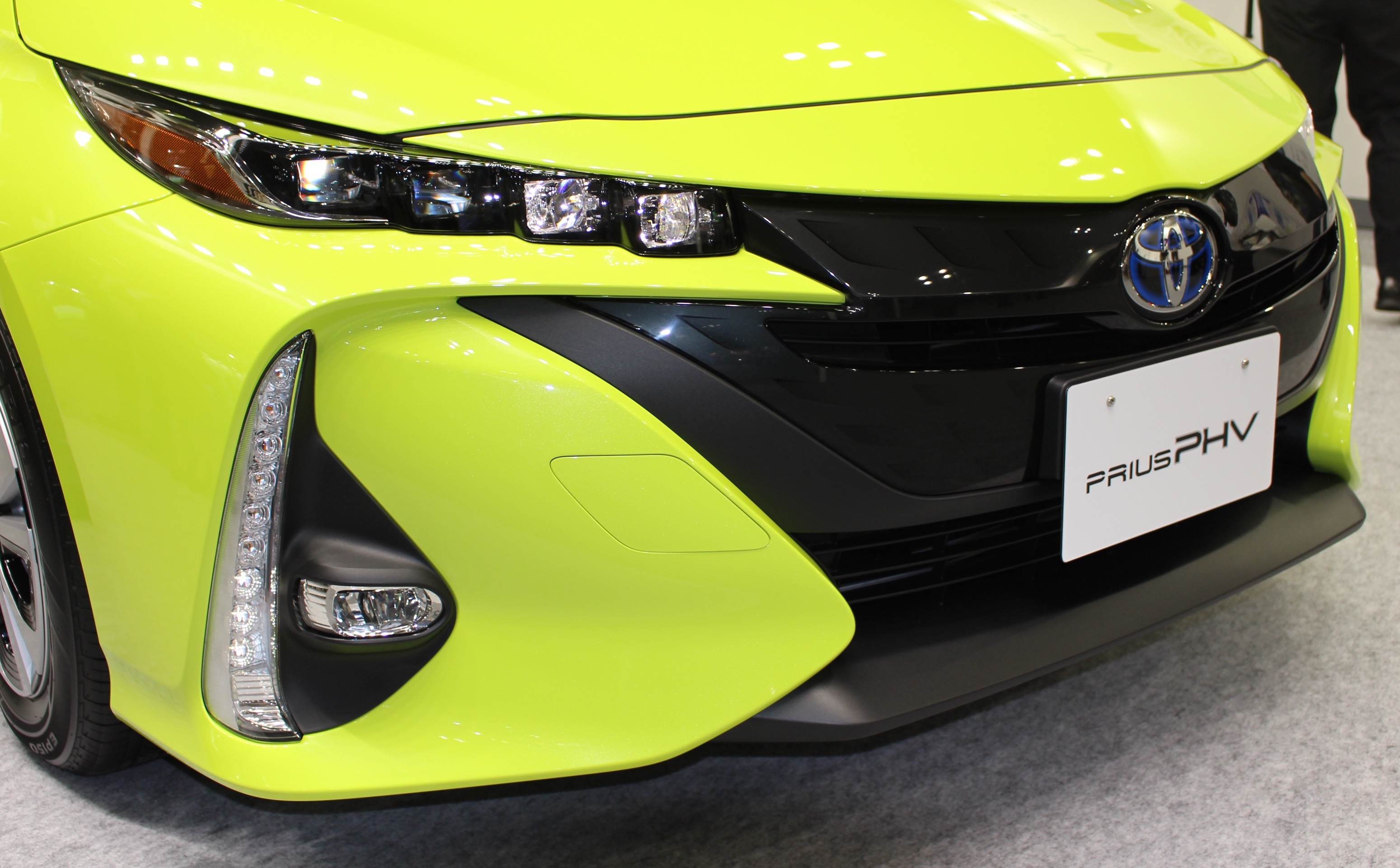 PRIUS_PHV_17 画像｜新しいプリウスPHVは4人乗り ─ トヨタ「プリウスPHV」画像ギャラリー | clicccar.com