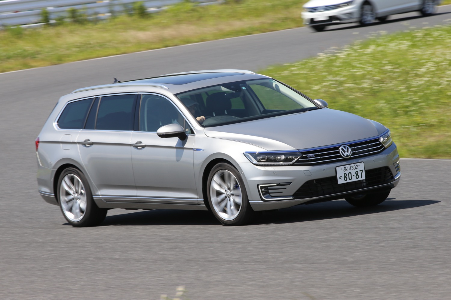 VW_PASSAT_GTE_02 画像｜VWのプラグインハイブリッド第2弾「パサートGTE」もスポーティな走りが魅力 | clicccar.com