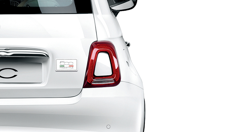 438_news_FS_500back 画像｜フィアット500にベース車よりも約16万円お得な特別仕様車が登場 | clicccar.com