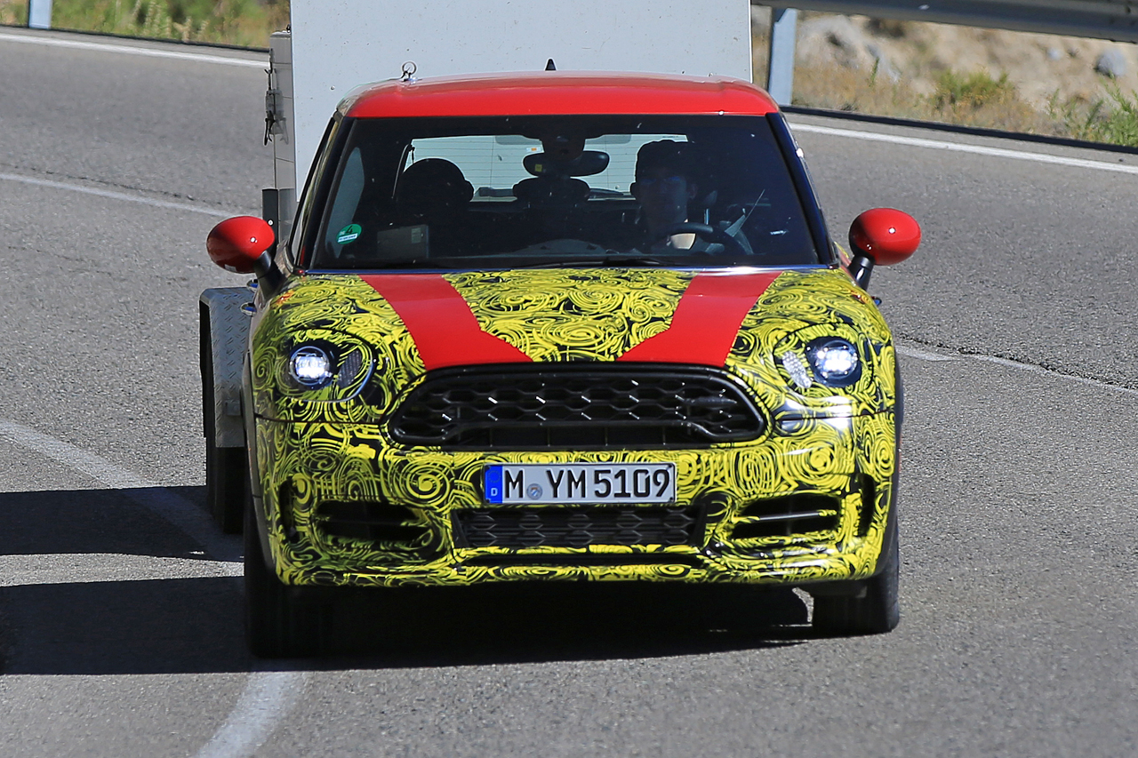 画像｜「ベイビーBMW・X1」!? MINIクロスオーバー次期型、最終テストを目撃 | clicccar.com