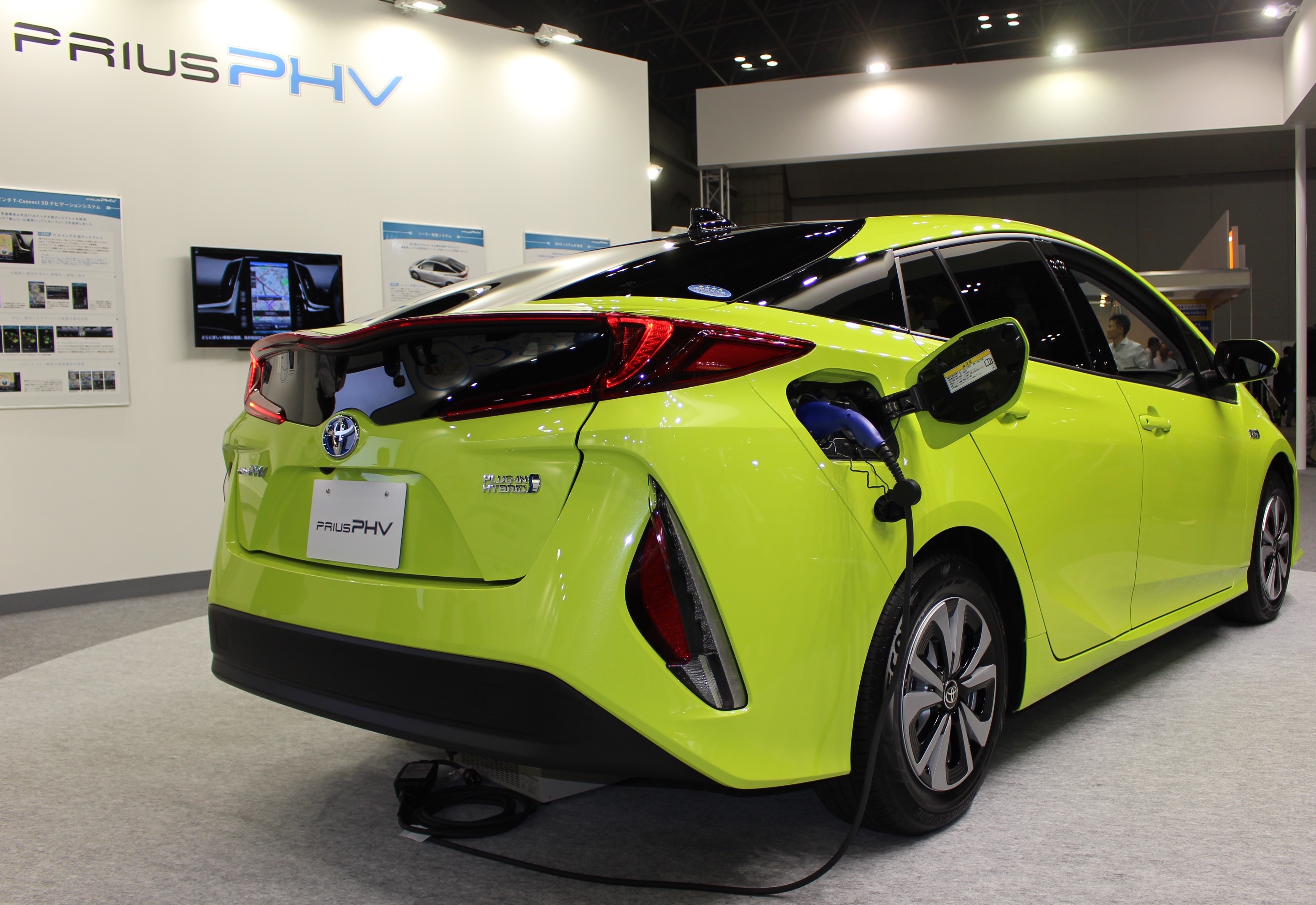 PRIUS_PHV_08 画像｜新型トヨタ・プリウスPHVの発売延期が決定。その理由とは？ | clicccar.com