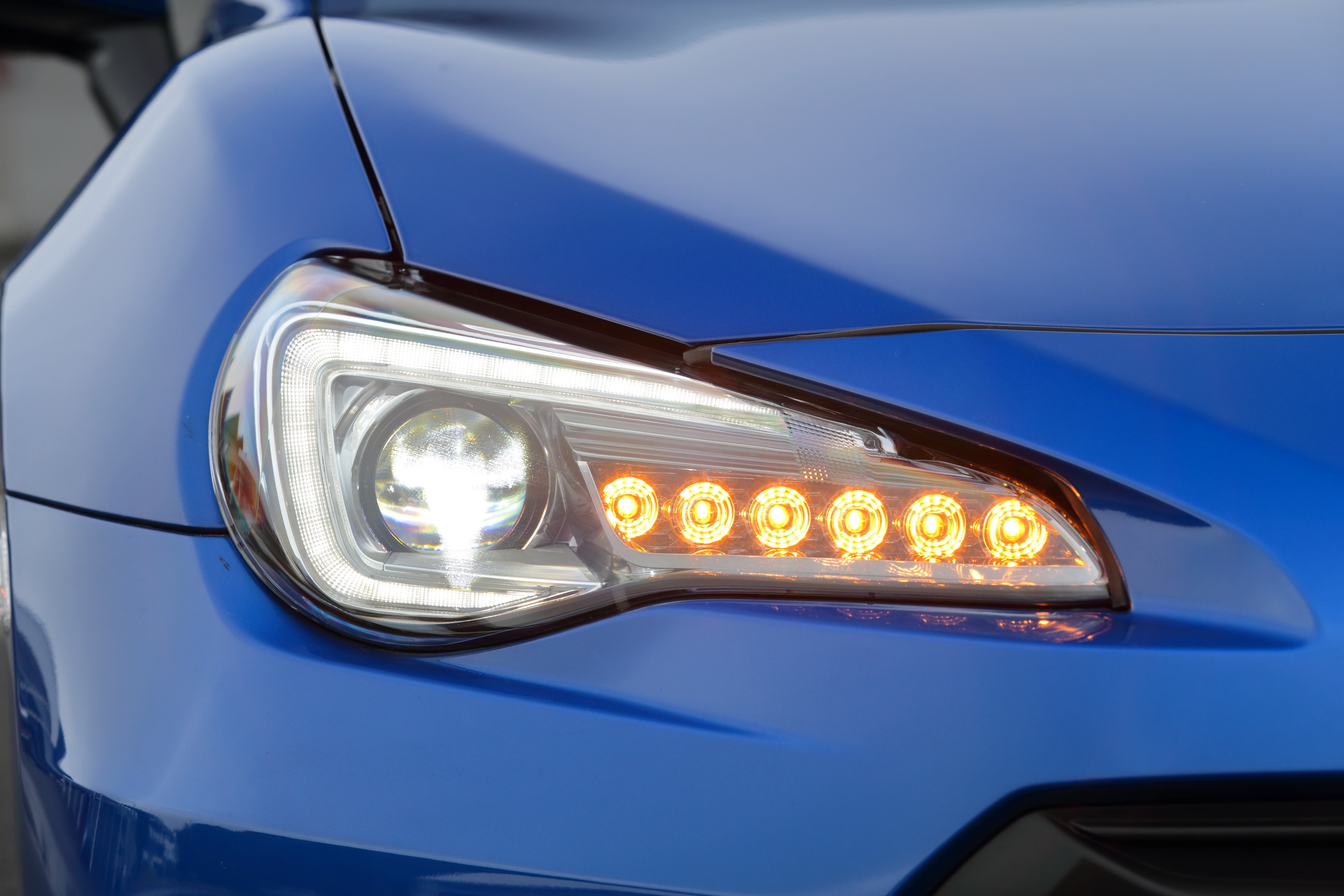 SUBARU_BRZ_21 画像｜最新スバルBRZは「より低くワイドに」をテーマにダイナミックな外観に | clicccar.com